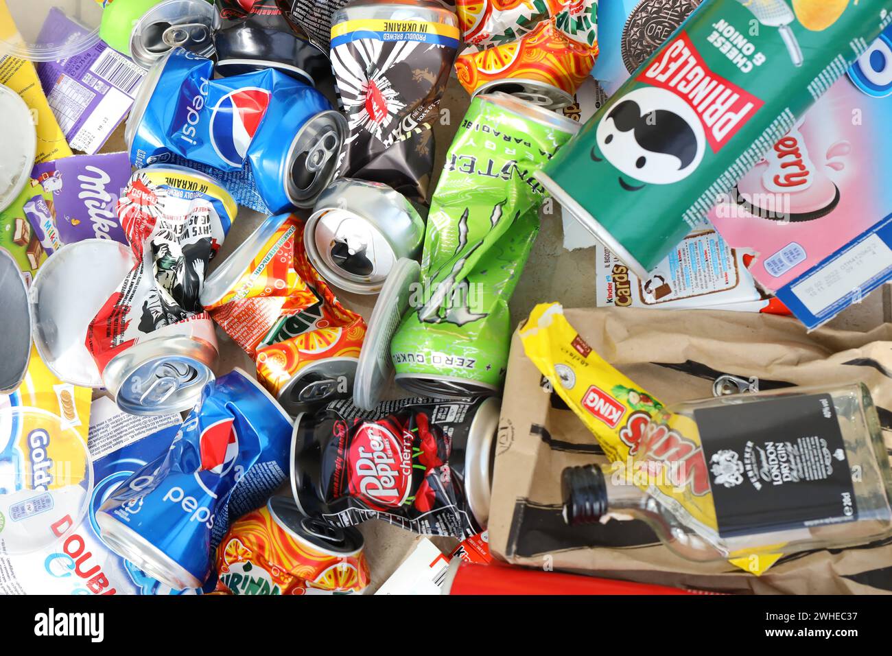 Empty pepsi cans hi-res stock photography and images - Alamy