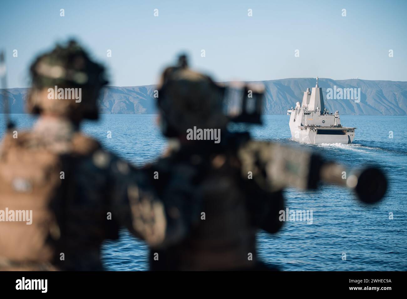 U.S. Marines assigned to Marine Medium Tiltrotor Squadron (VMM) 165 ...