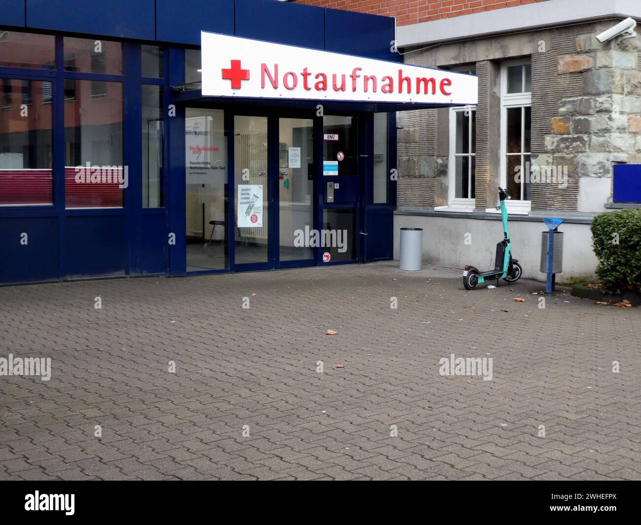 Schild Notaufnahme an einem Krankenhaus *** Emergency room sign at a ...