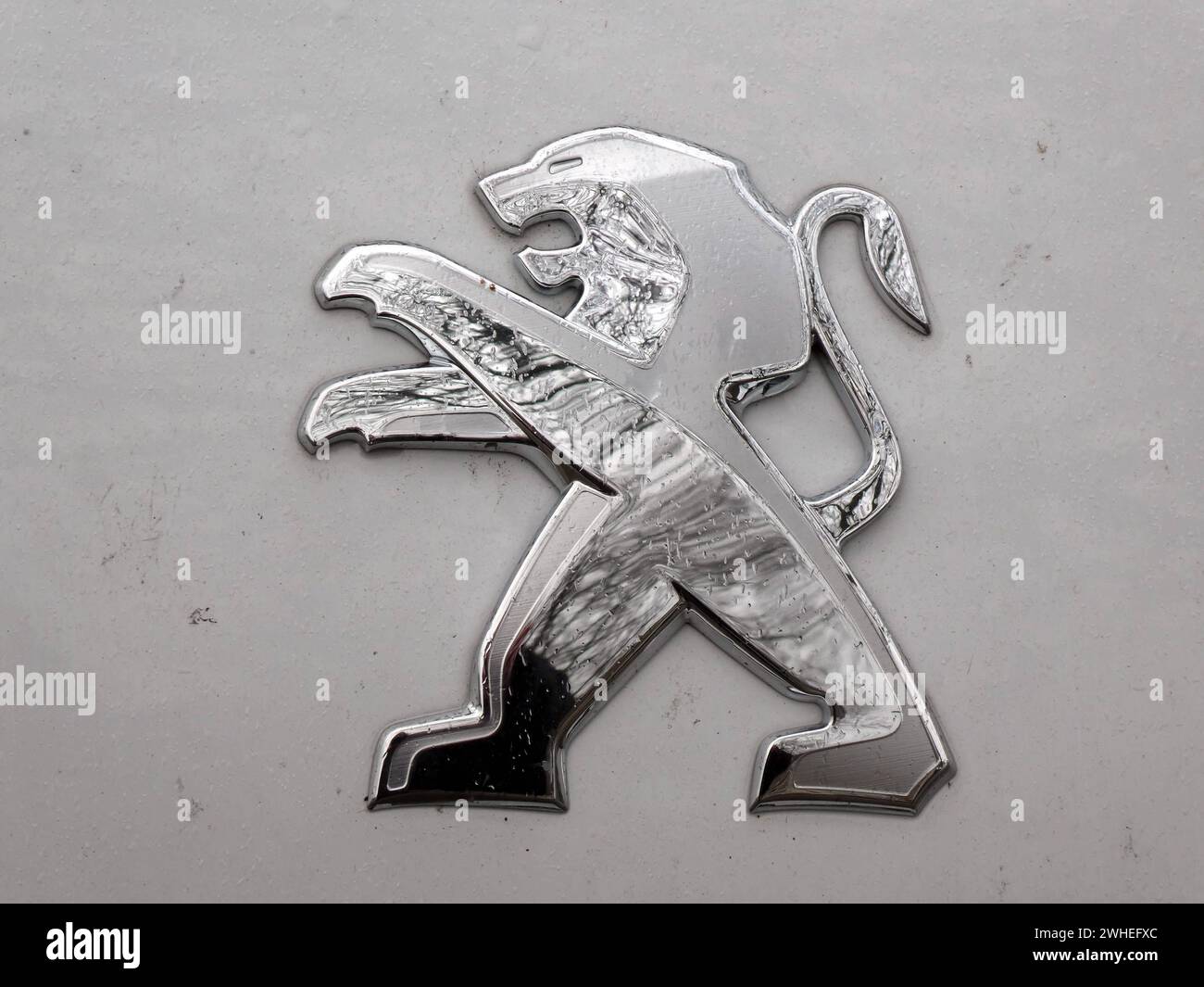 Logo, Schriftzug des französischen Automobilhersteller Peugeot, eine ...