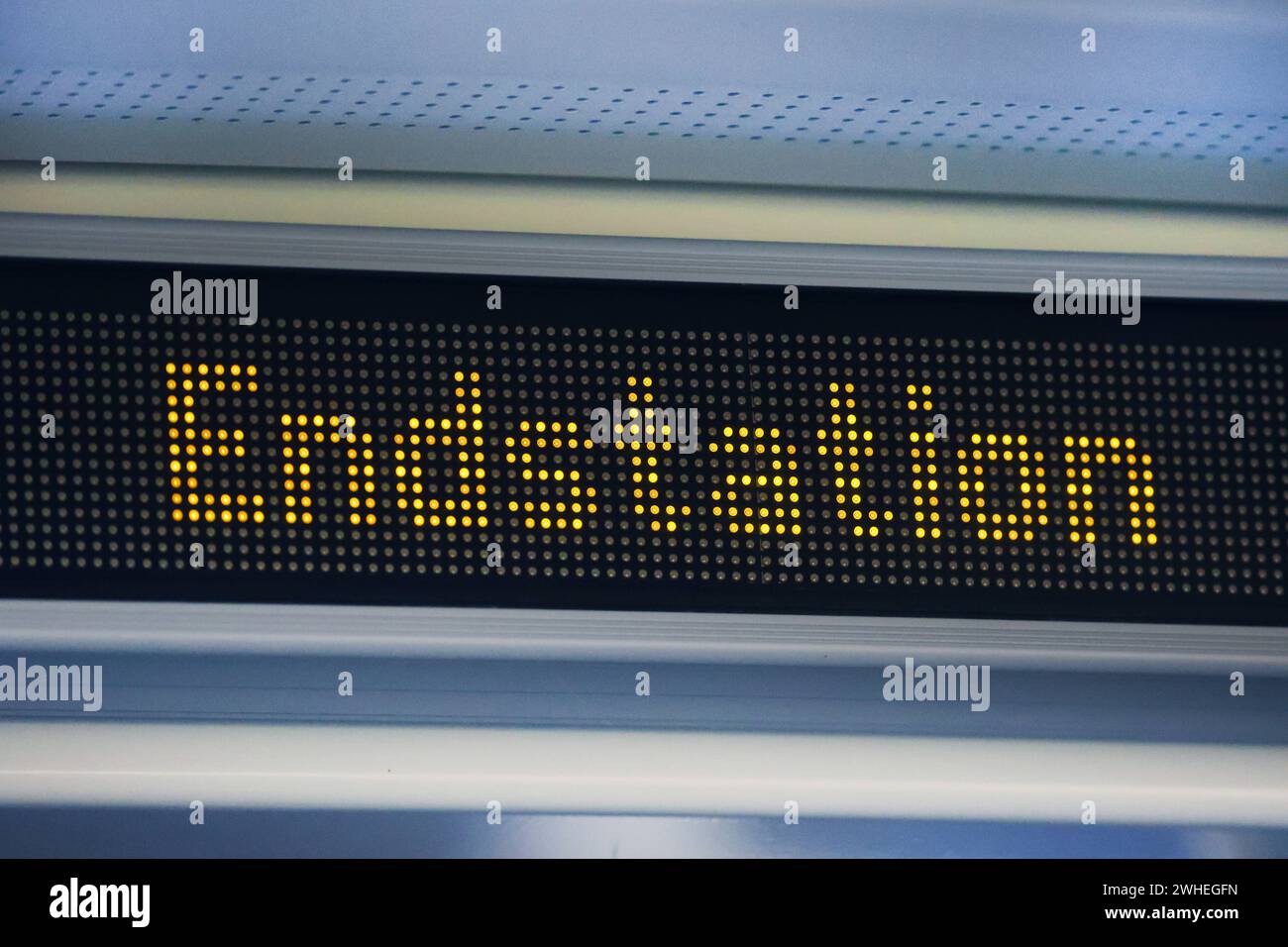 Hinweise für Fahrgäste mit der Bahn Ein System zur Fahrgastinformation im Zug kündigt die ...