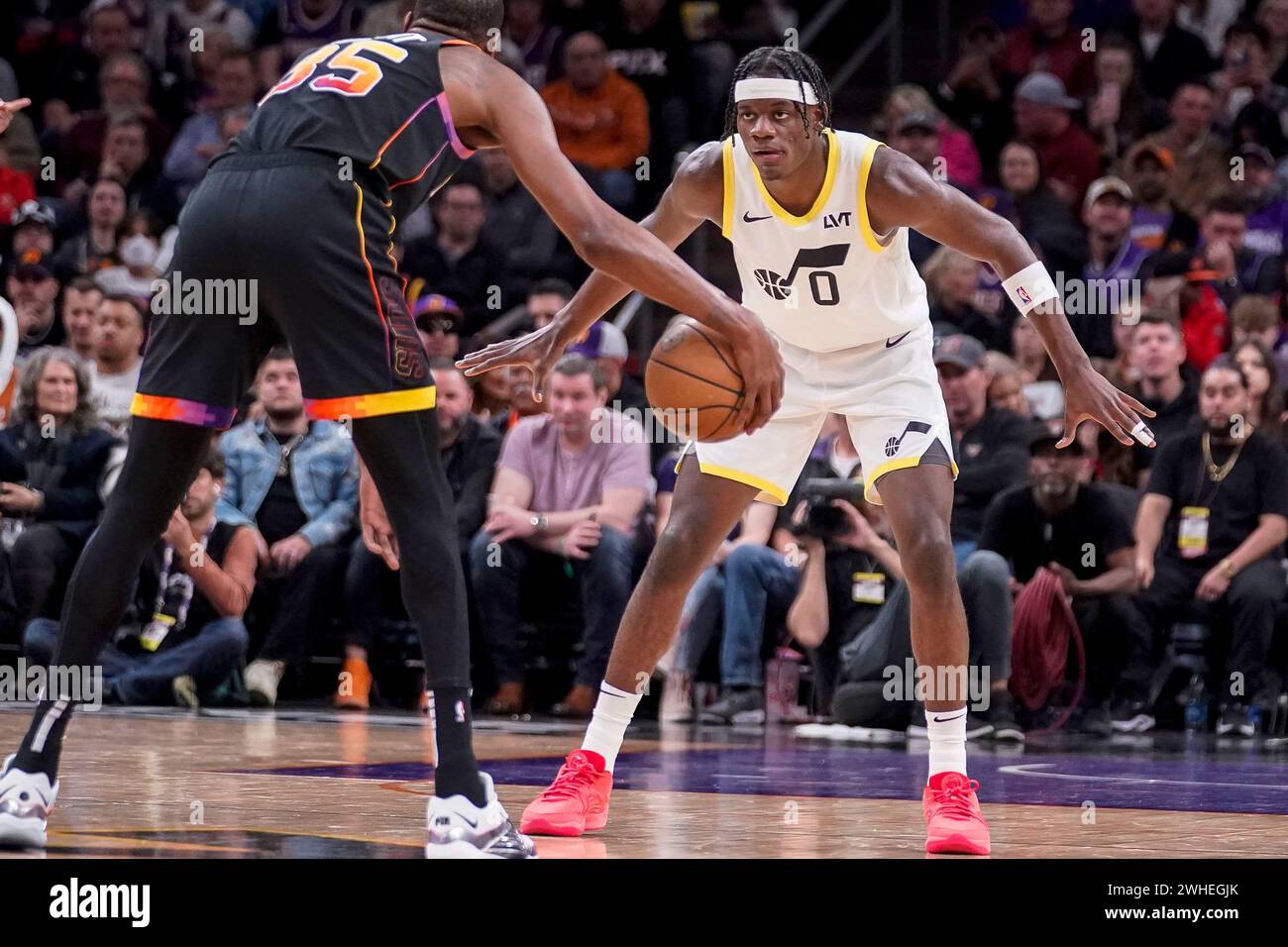 Utah Jazz's Taylor Hendricks (0) guards Phoenix Suns' Kevin Durant (35 ...