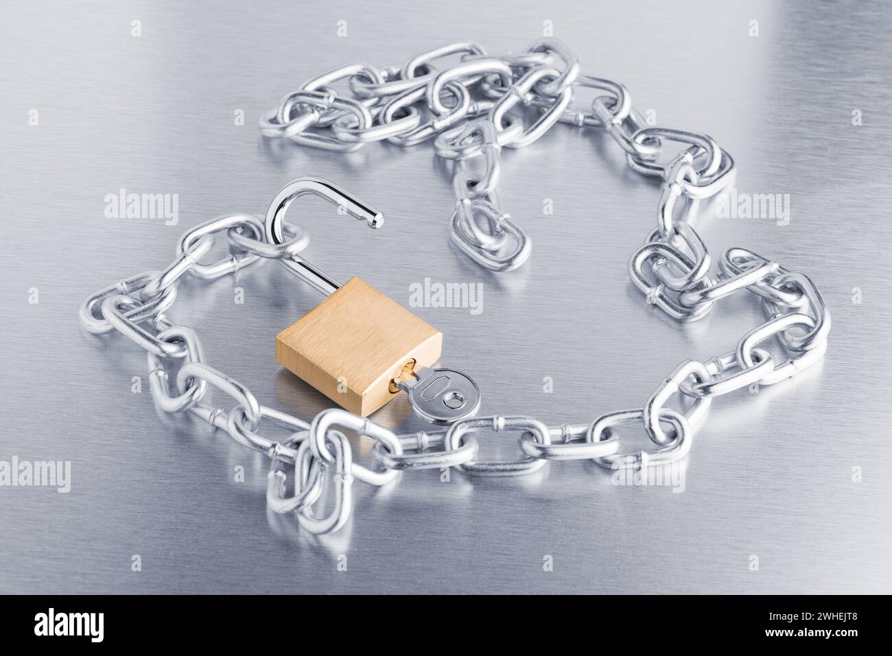 Metal silver chain hi-res stock photography and images - Alamy
