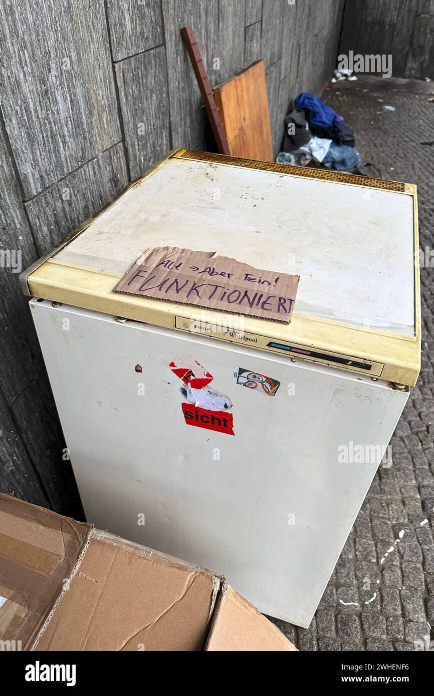 Old model washing machine hi-res stock photography and images - Alamy