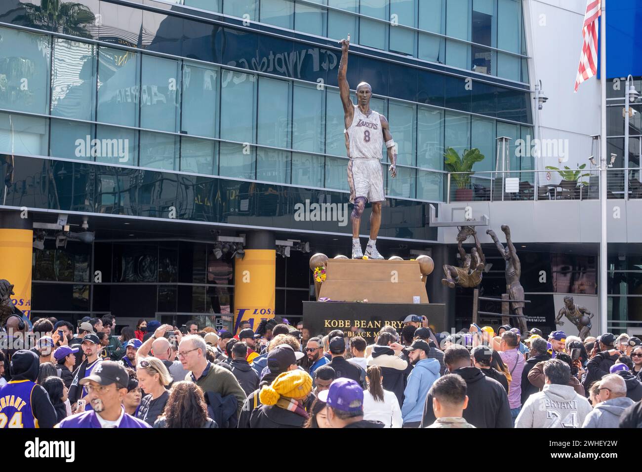 Los Angeles, United States. 09th Feb, 2024. Hundreds fans view the ...