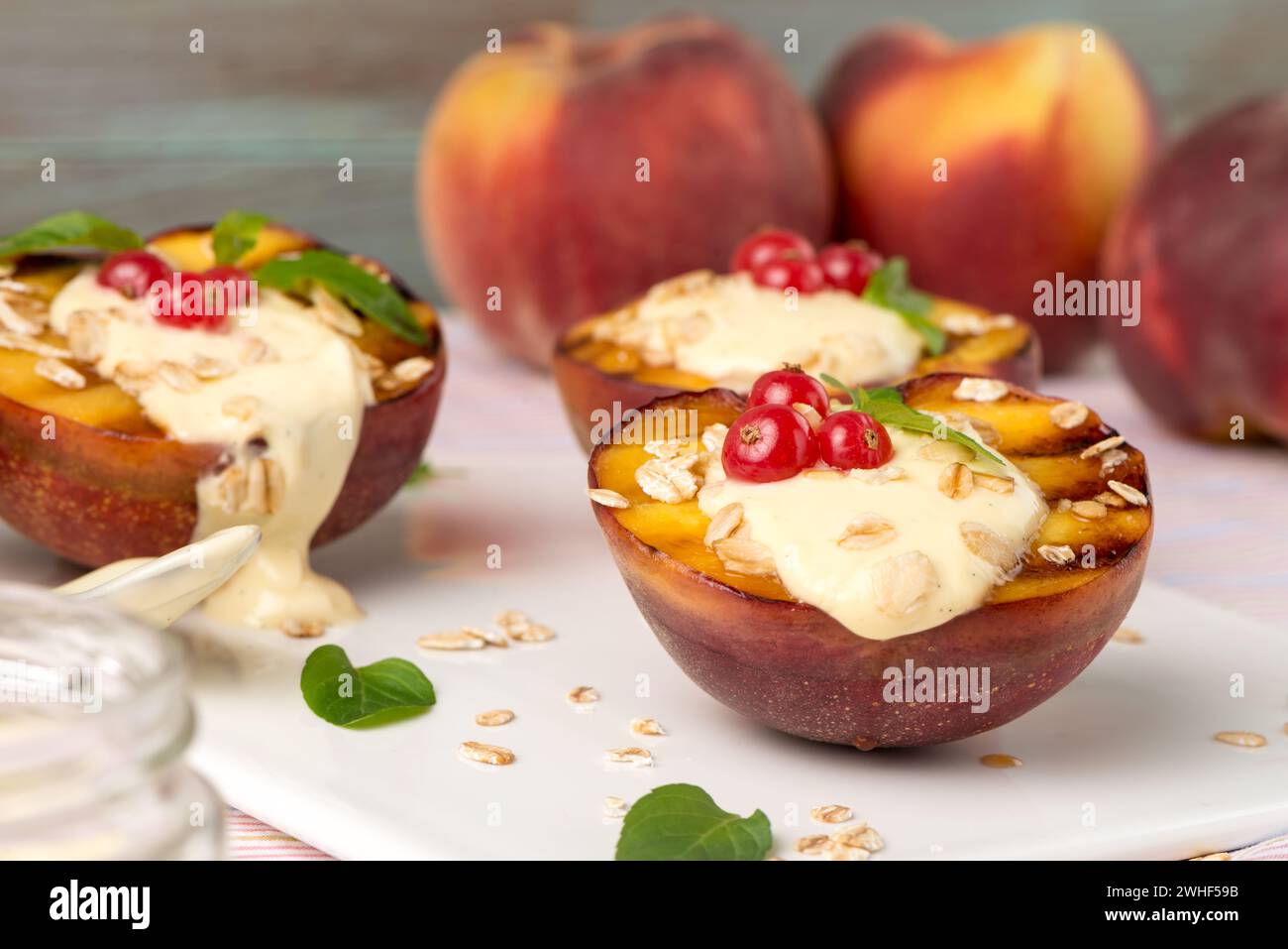 Arrangement peaches nectarine hi-res stock photography and images - Alamy
