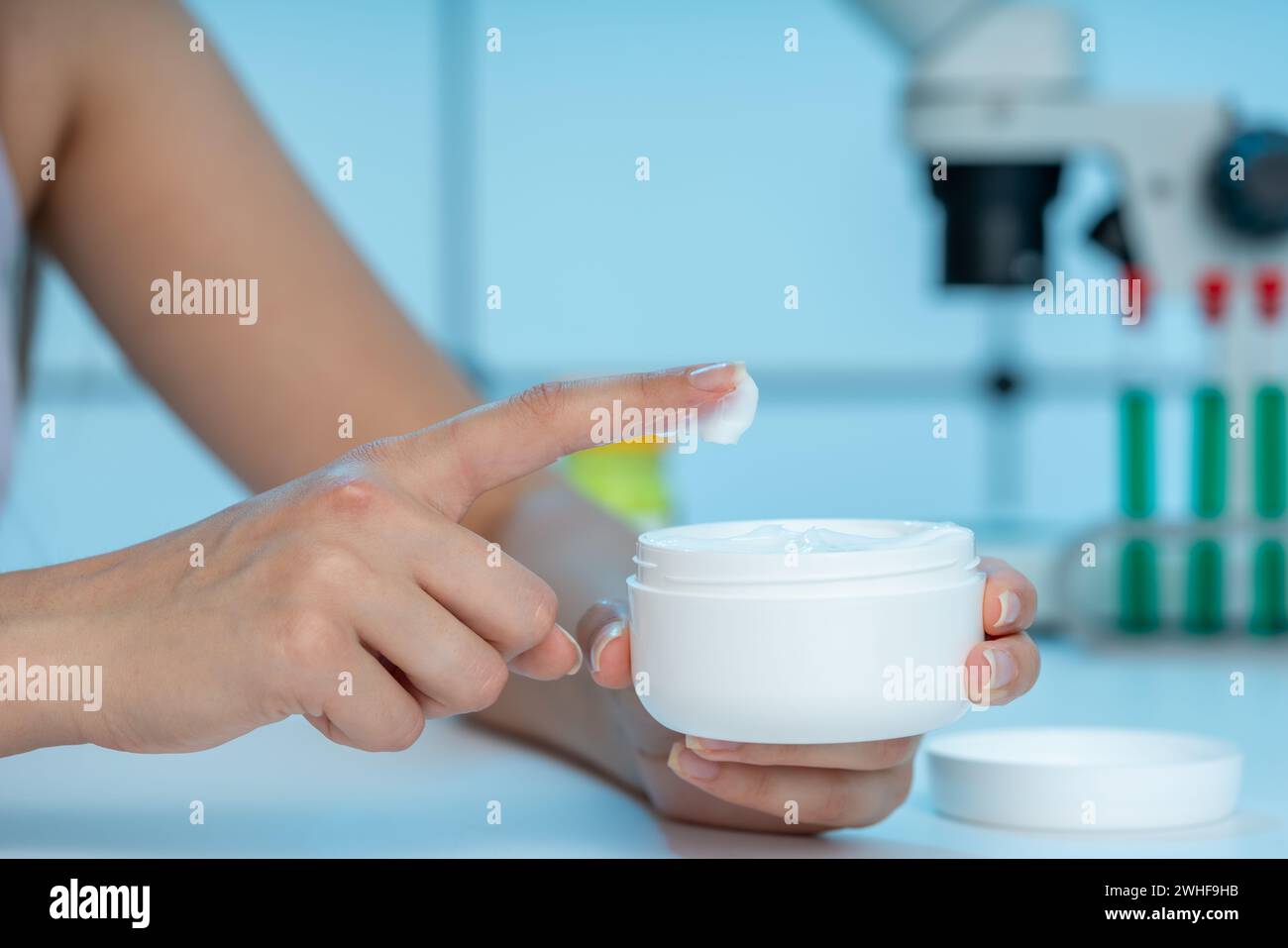 Cream application hi-res stock photography and images - Alamy