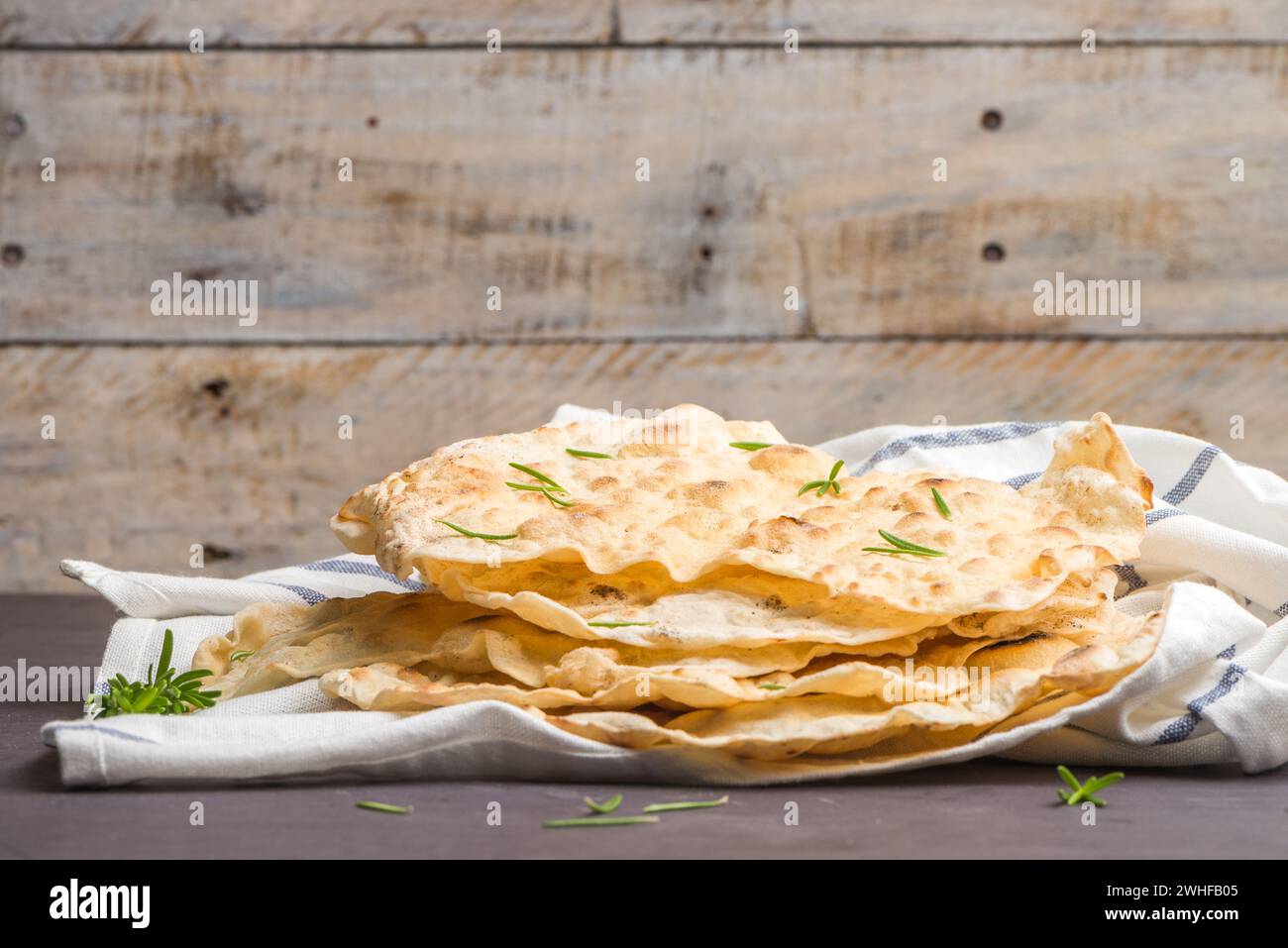 Chapati india eating hi-res stock photography and images - Alamy