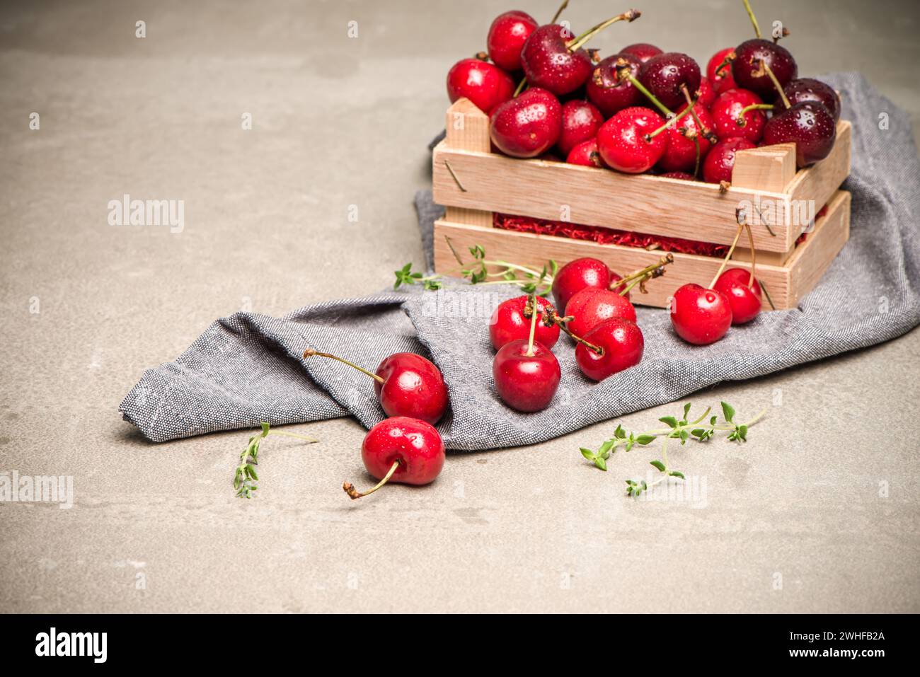 Sweet red cherries in box hi-res stock photography and images - Alamy