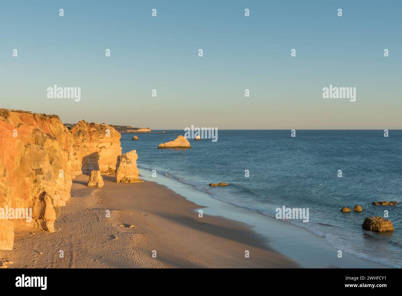 Praia da algarve benagil portugal hi-res stock photography and images ...