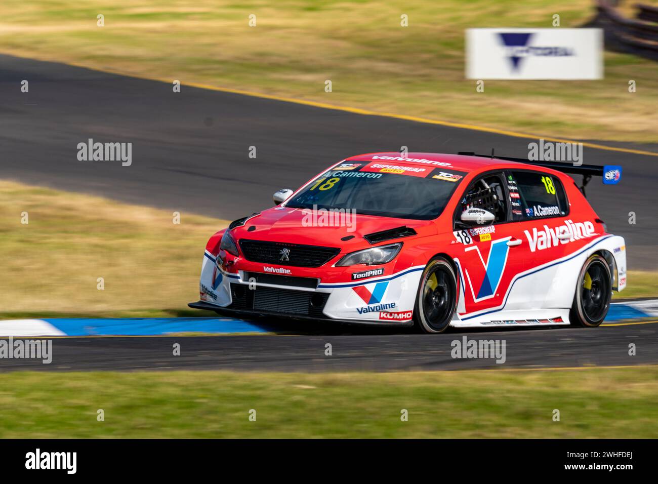 Sandown Park, Australia. 10 February, 2024. Aaron Cameron (#18) gets up ...