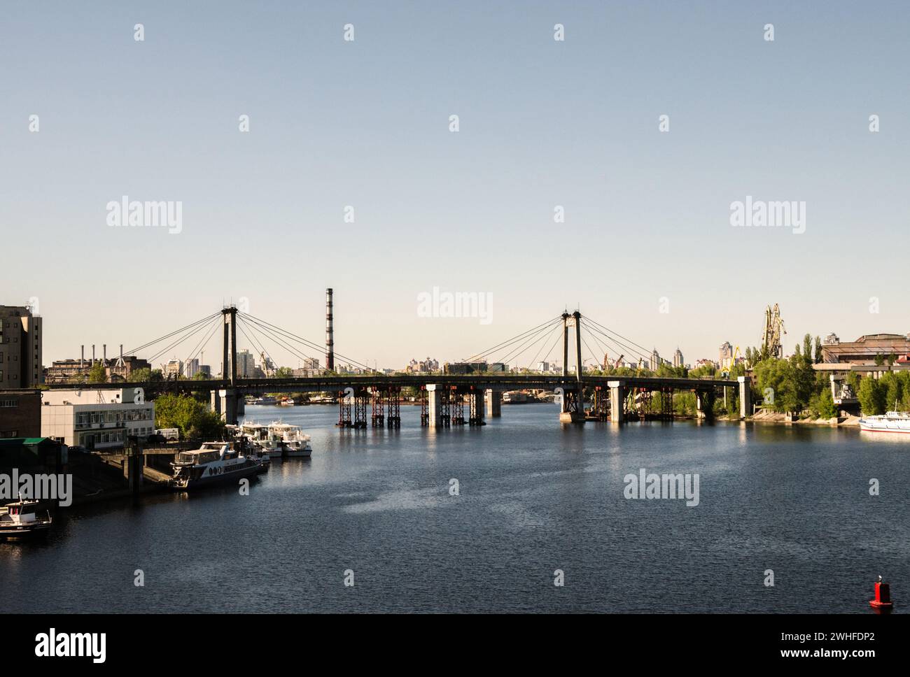 Connecting the city hi-res stock photography and images - Alamy