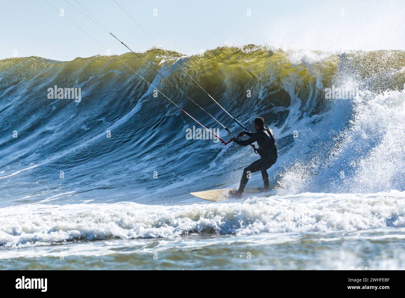 Riding the wave waves hi-res stock photography and images - Alamy