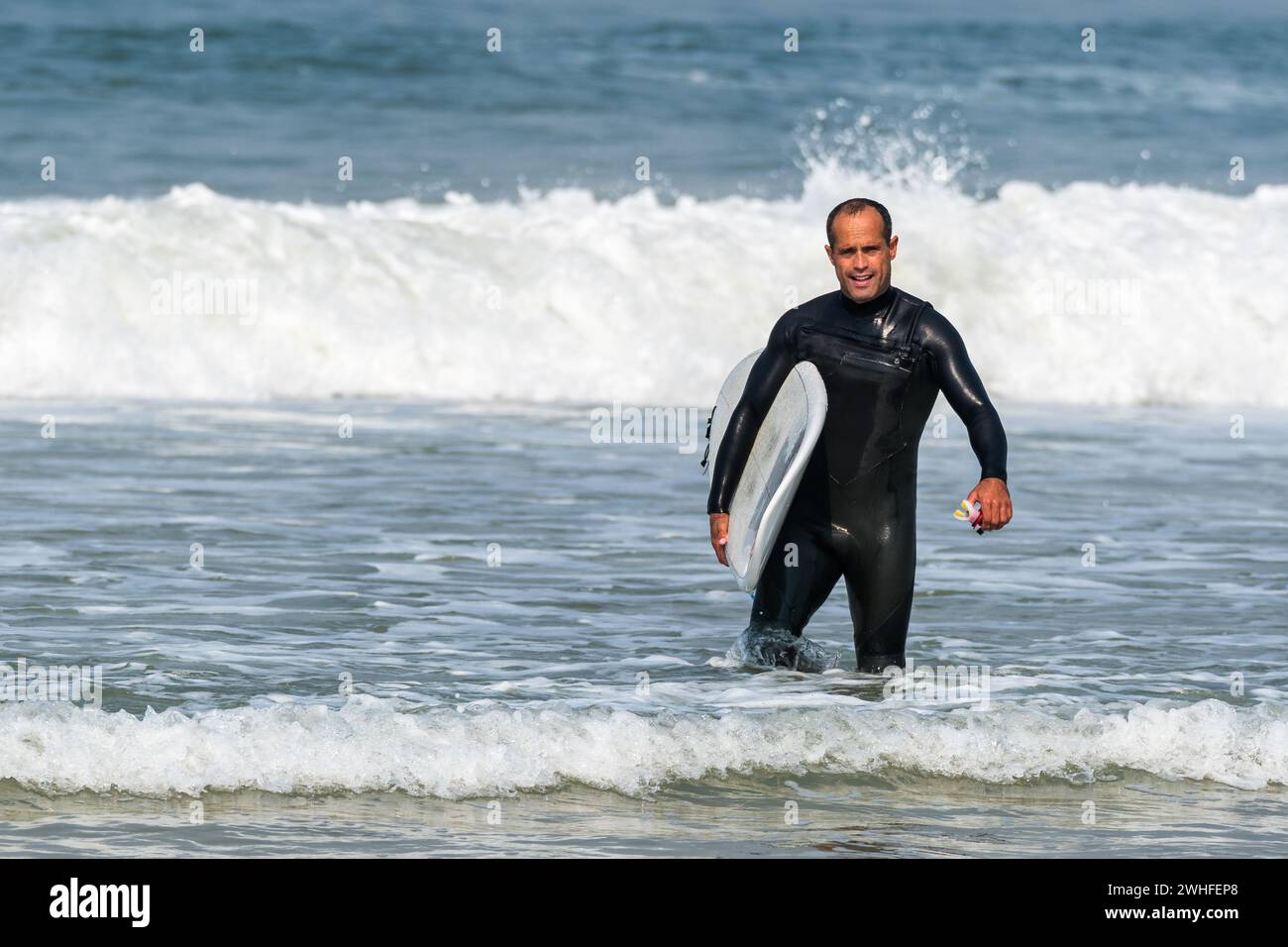 Surfer under the sun hi-res stock photography and images - Alamy