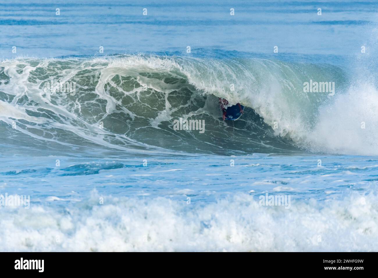 Wave exercise beach hi-res stock photography and images - Alamy