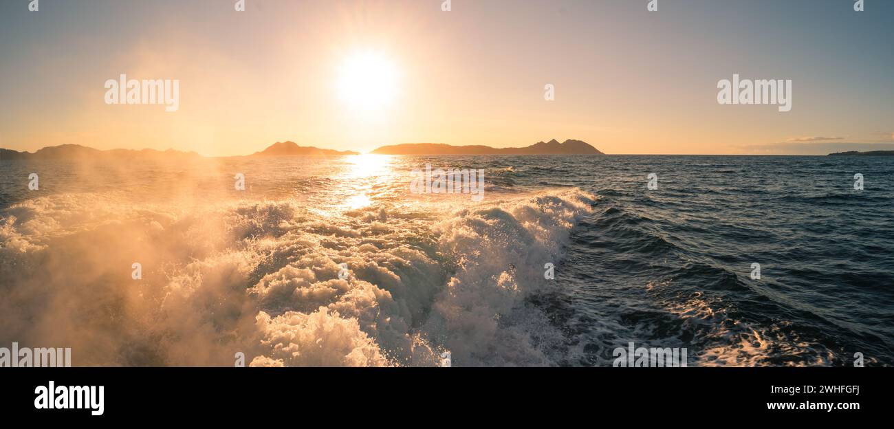 Cruise ship sunset behind hi-res stock photography and images - Alamy