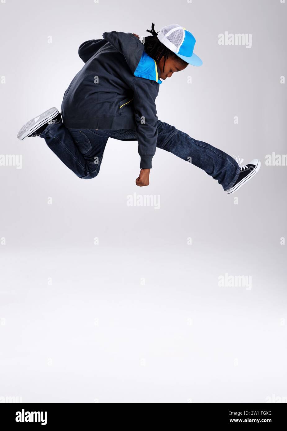 African dancer boy hi-res stock photography and images - Alamy