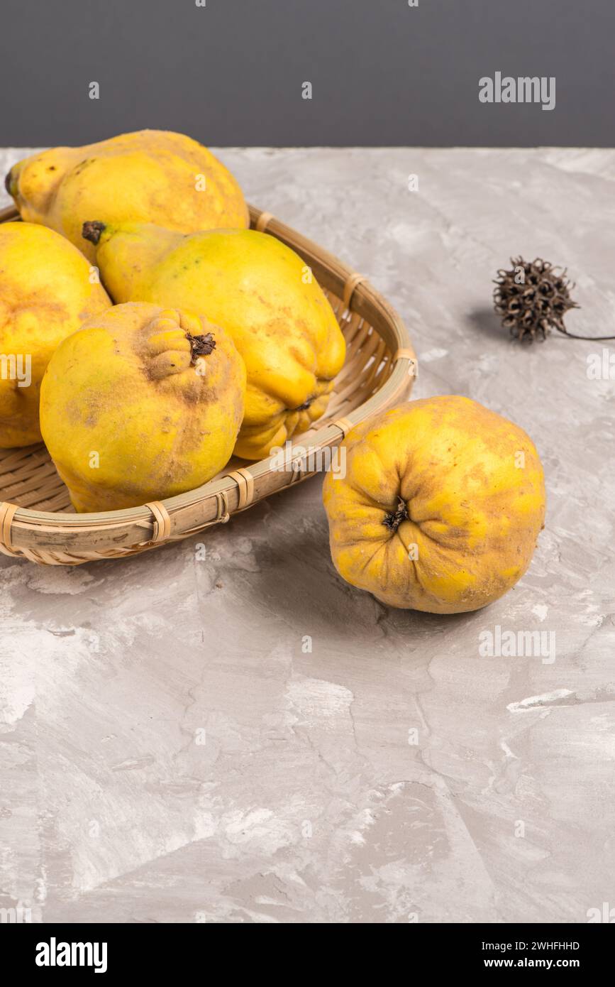 Ripe quince fruits hi-res stock photography and images - Alamy