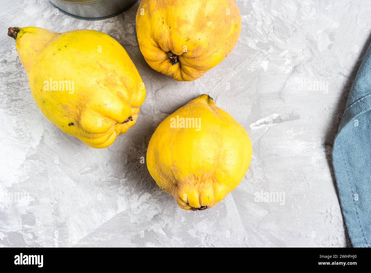 Ripe quince fruits hi-res stock photography and images - Alamy