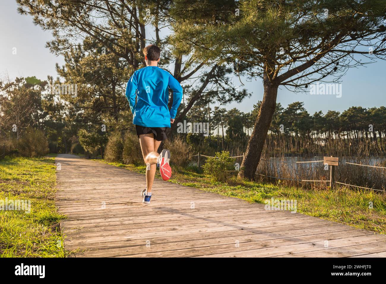 Young man running Stock Photo - Alamy