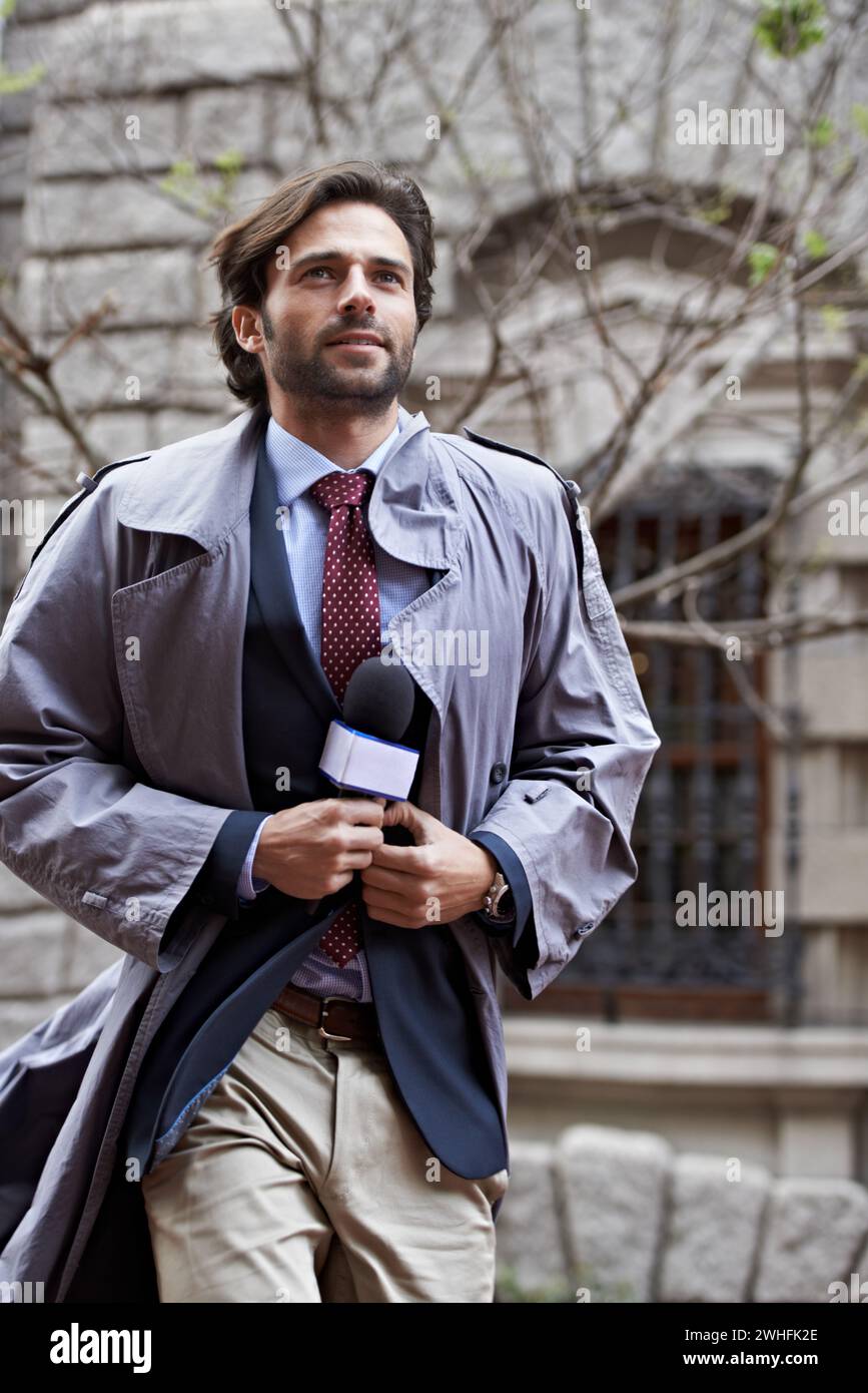 Television news anchor male hi-res stock photography and images - Alamy