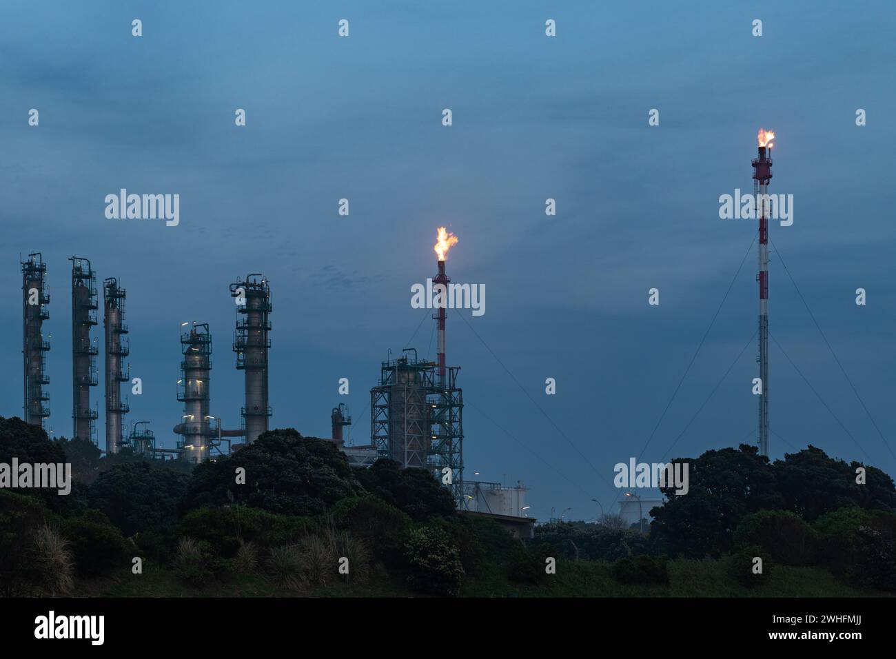 Refinery view hi-res stock photography and images - Alamy