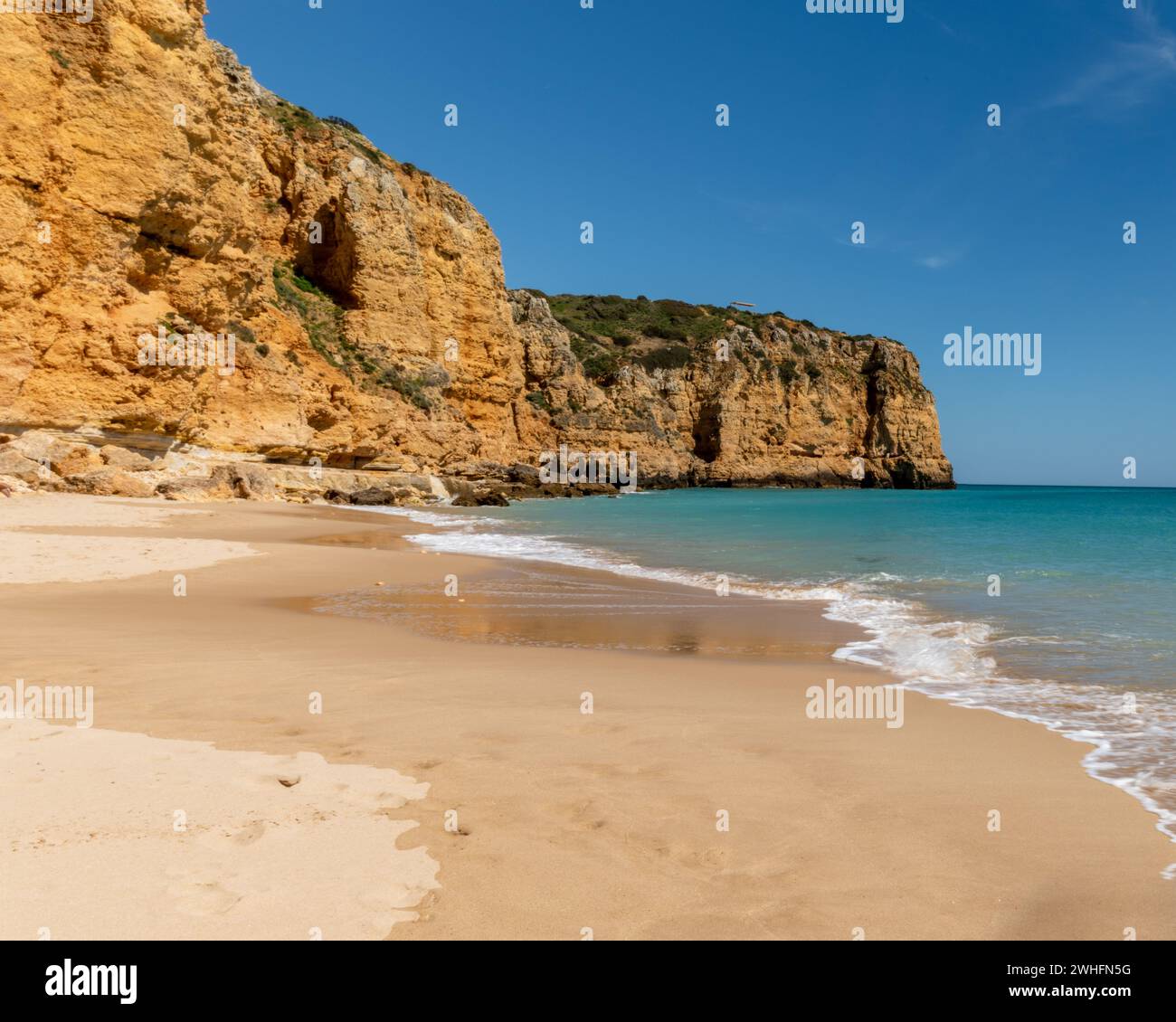 View beautiful ocean sandy beach hi-res stock photography and images ...