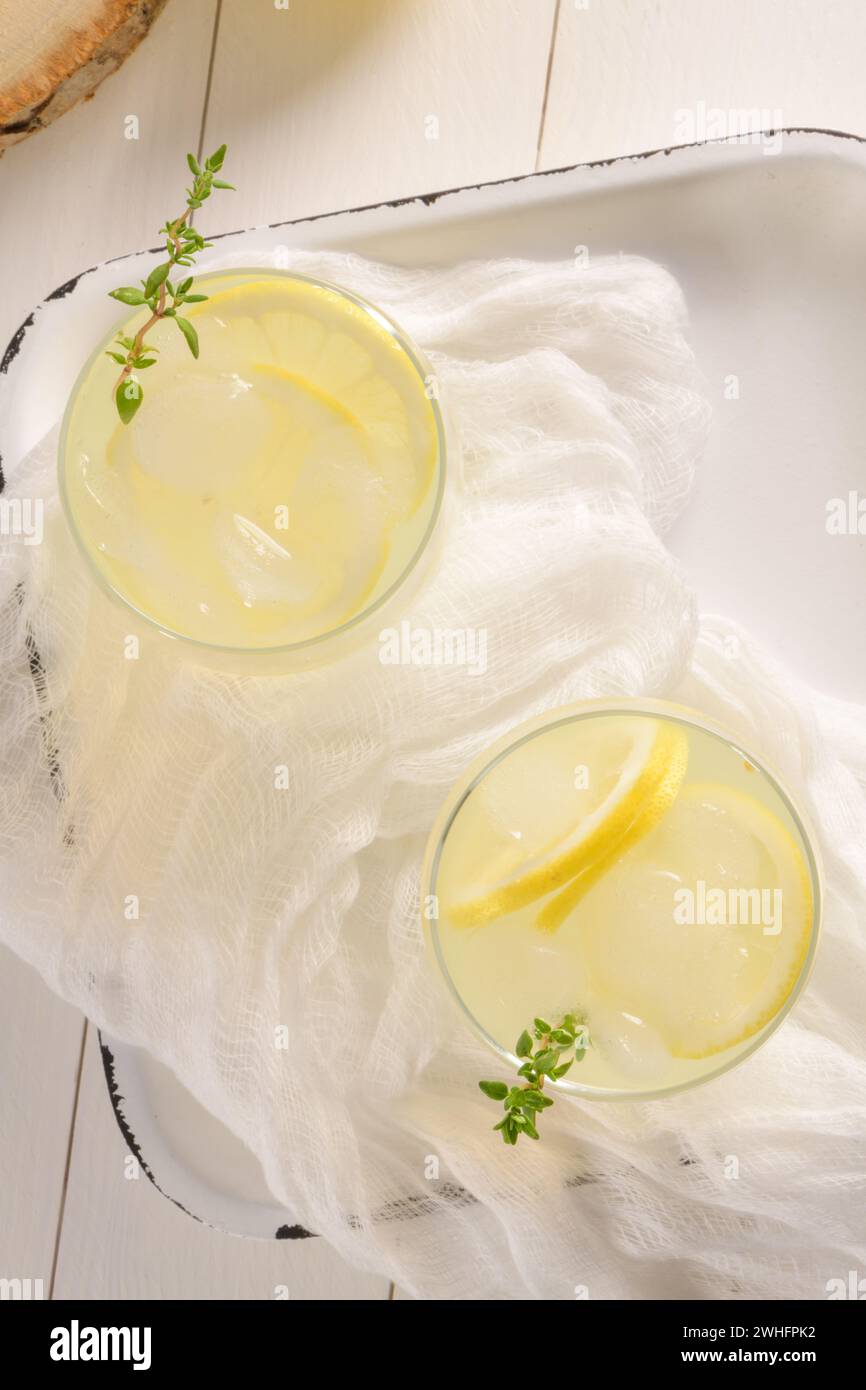 Gin and lemonade hi-res stock photography and images - Alamy