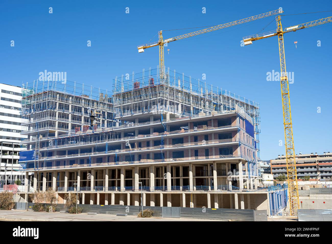 Buildings housing hi-res stock photography and images - Alamy