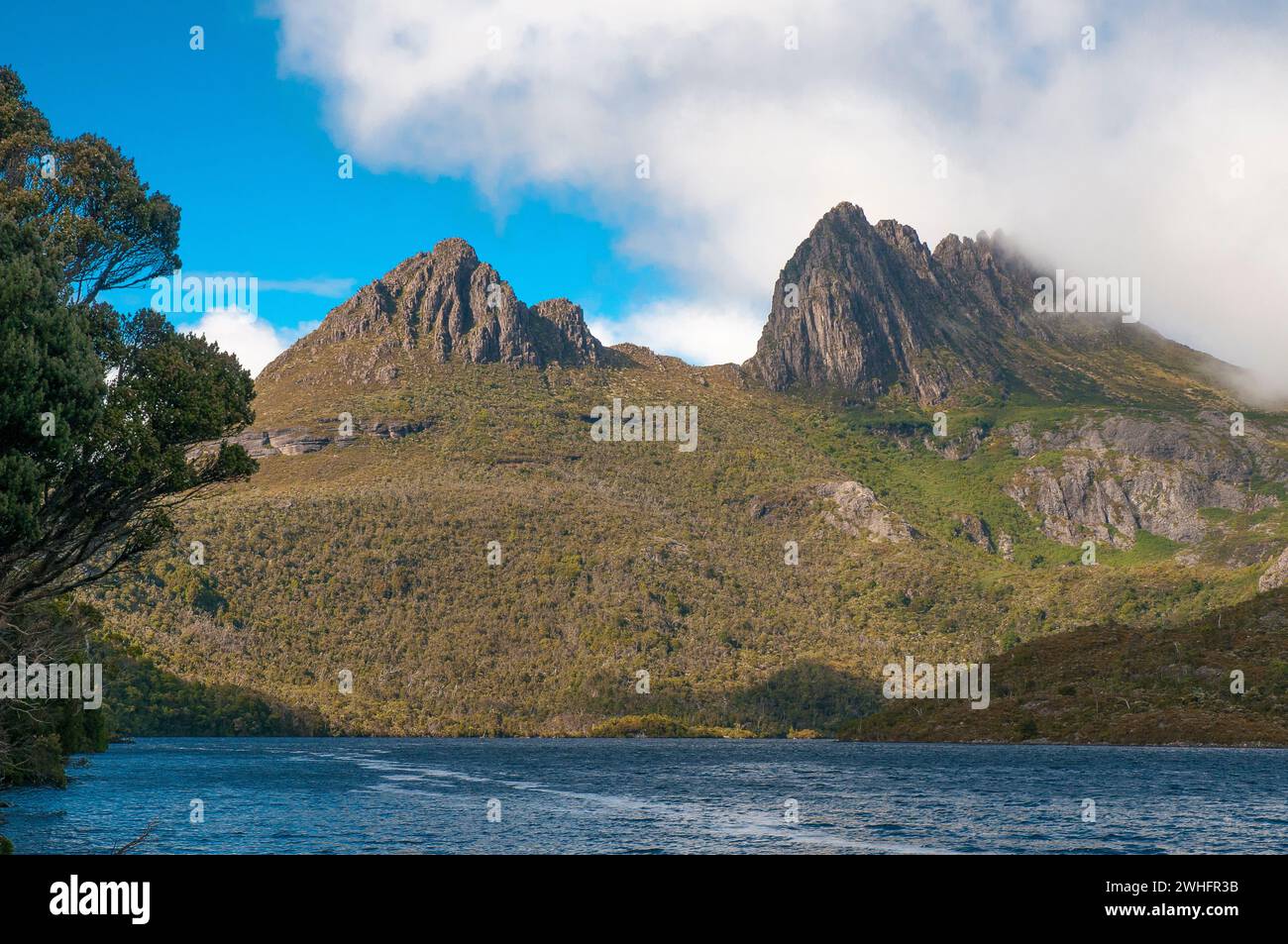 Cradle Mountain overlooking Dove Lake, Tasmania, Australia Stock Photo ...