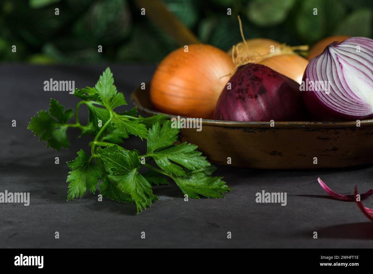 Copper onions hi-res stock photography and images - Alamy