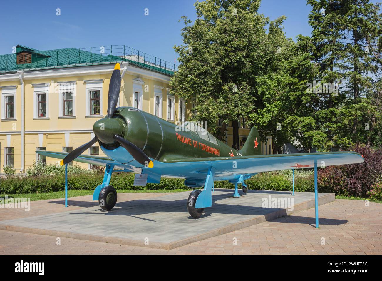 Airplane model in front of airplane hi-res stock photography and images ...