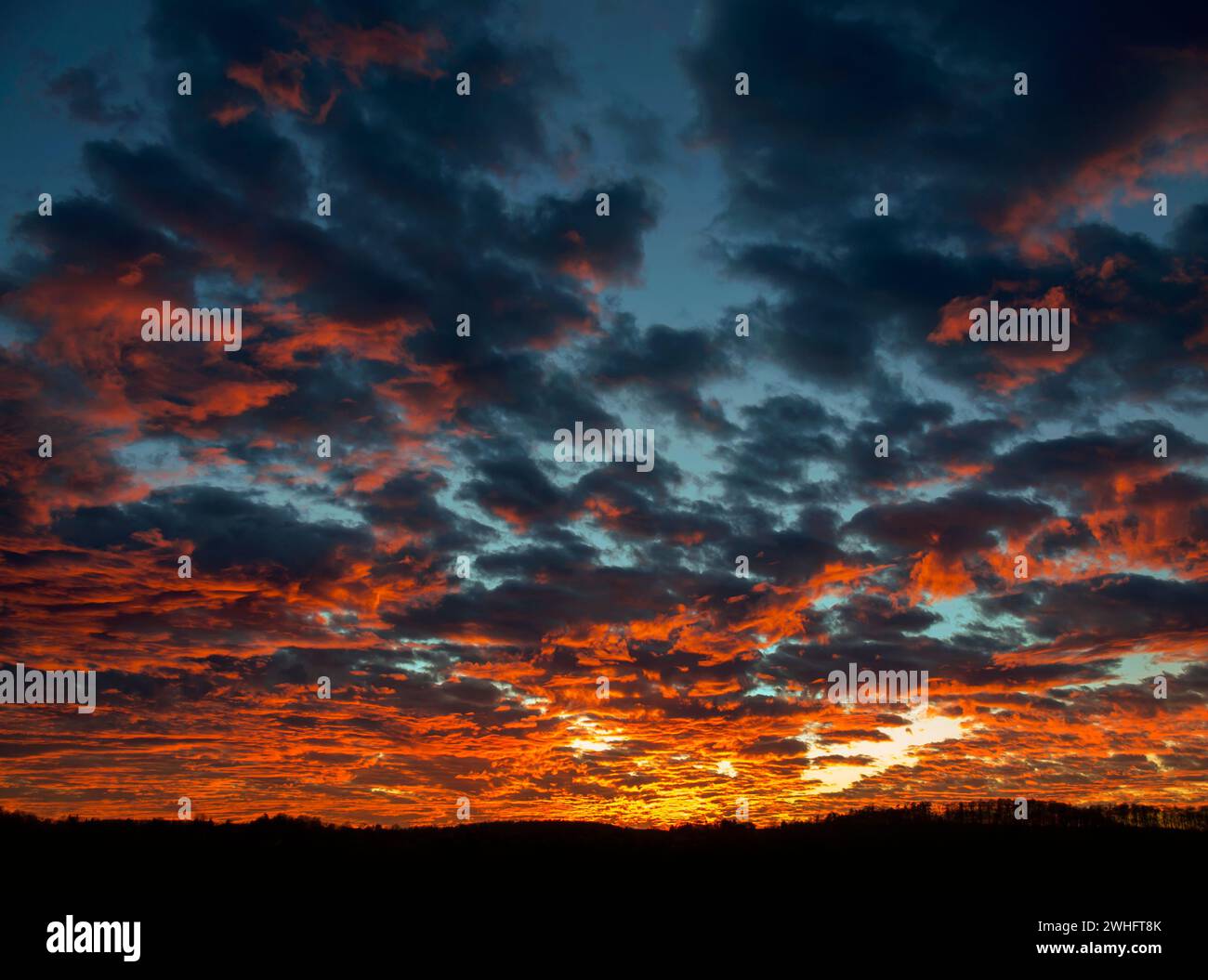 Cloud cover hi-res stock photography and images - Alamy
