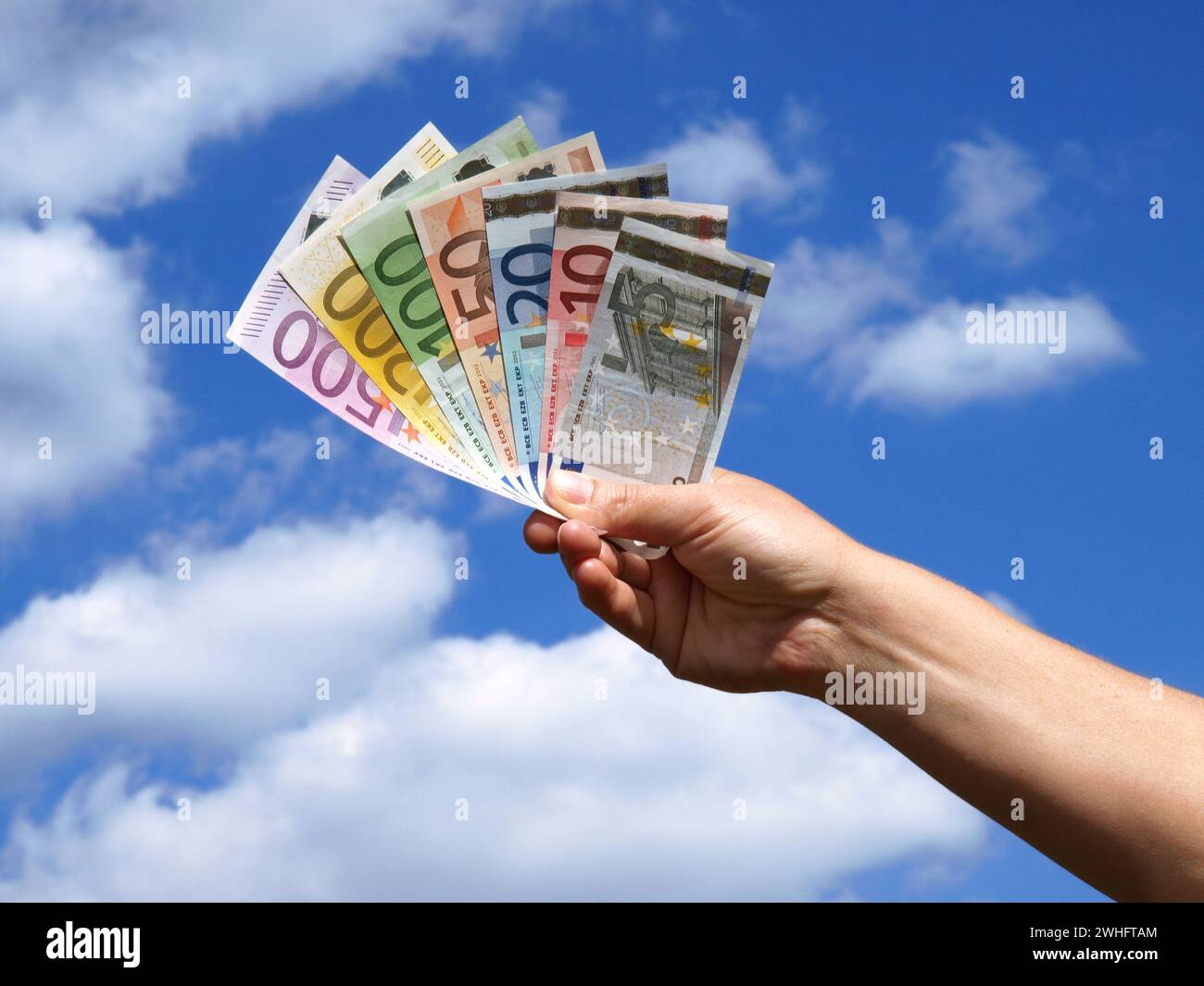 Hand banknotes hi-res stock photography and images - Alamy