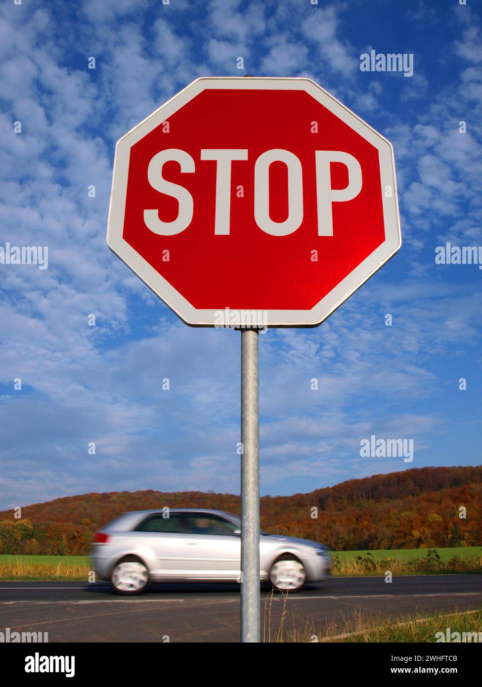 Stop sign car hi-res stock photography and images - Alamy