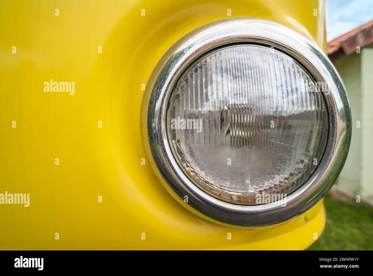 Yellow car headlight detail hi-res stock photography and images - Alamy