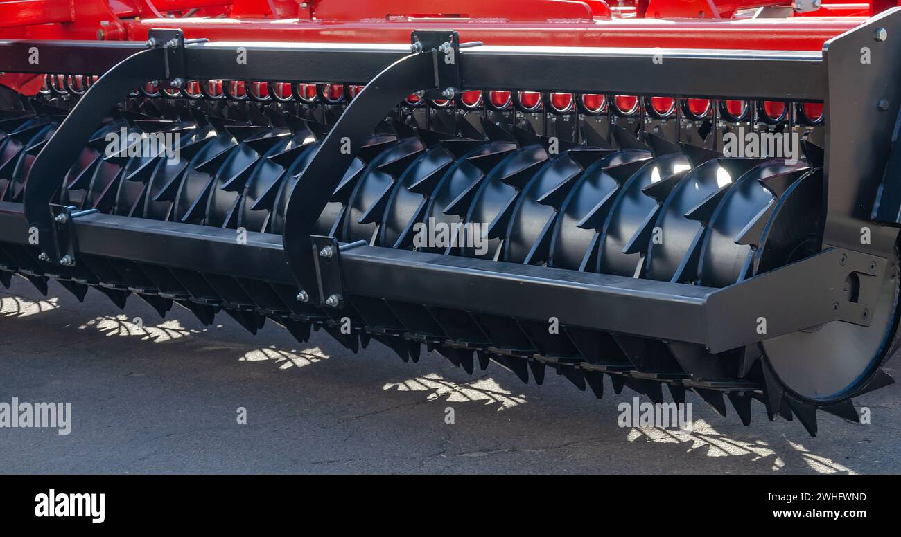Agricultural machine for sowing, preparing and cultivating soil for ...