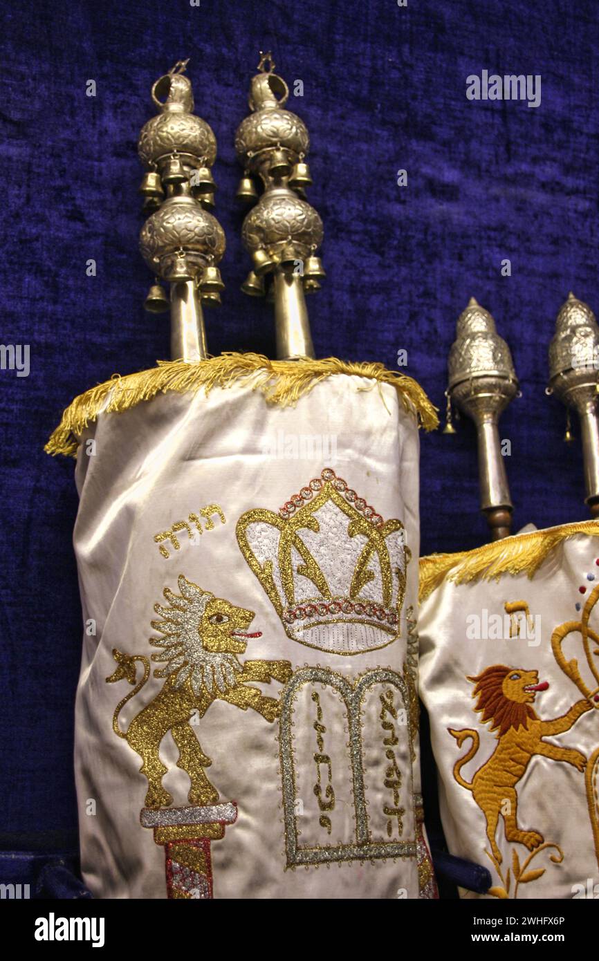 Toraschmuck hi-res stock photography and images - Alamy