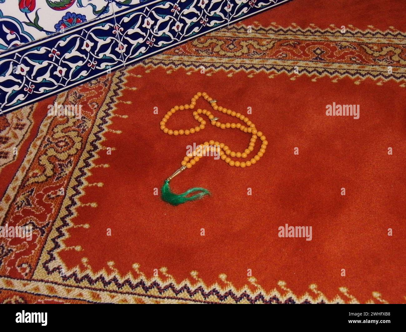 Prayer chain in a mosque in Germany Stock Photo - Alamy