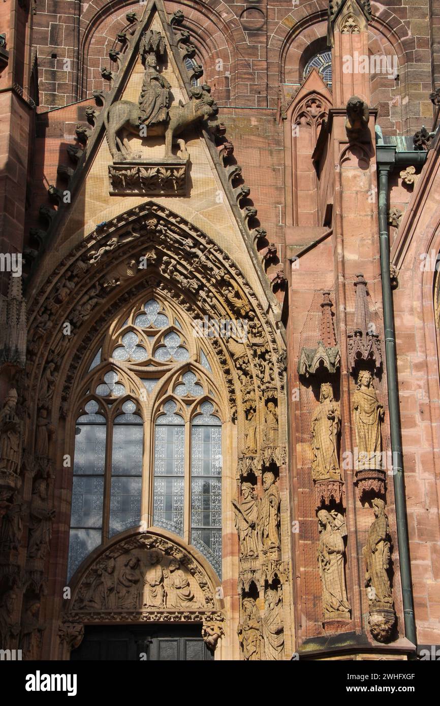 Ecclesia und Synagoga am Dom zu Worms Stock Photo - Alamy