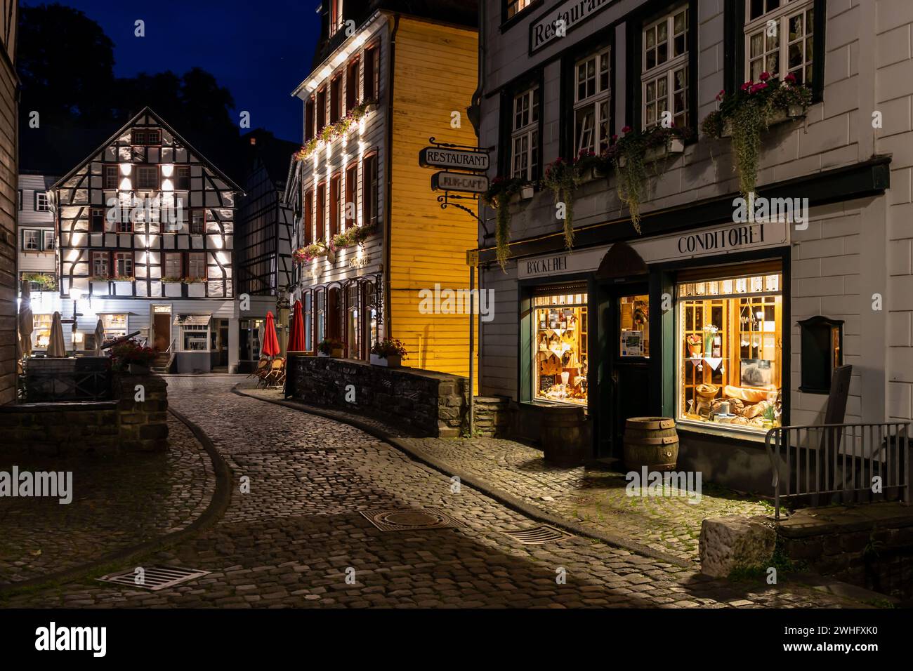 Monschau cafe restaurant germany hi-res stock photography and images ...