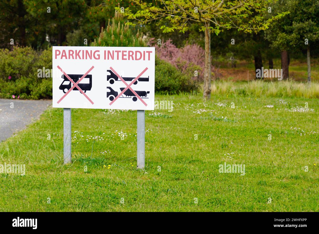 panel road french text parking interdit means no campervan not allowed ...