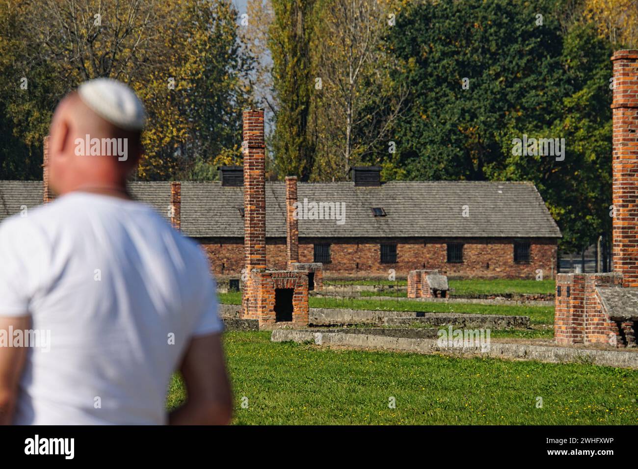 Visitors to the former concentration camp Auschwitz Birkenau Stock ...