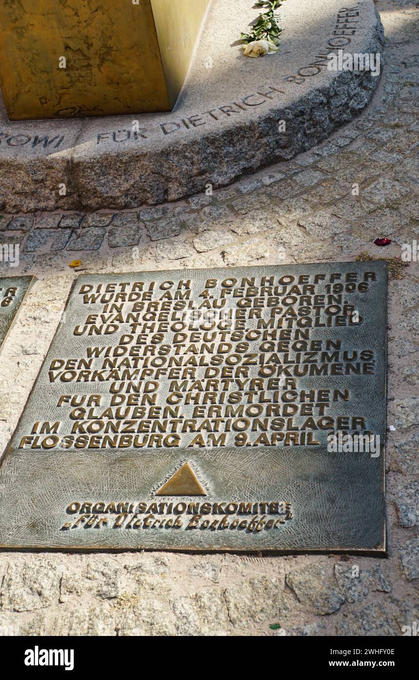 Bonhoeffer monument in front of the Elizabeth Church in Wroclaw Stock ...