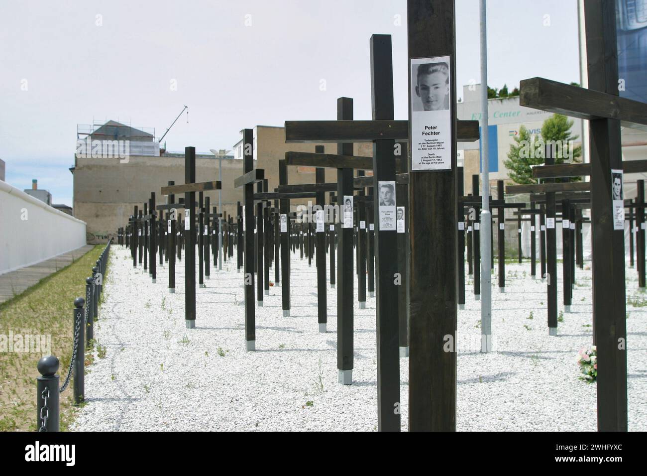 Commemoration of the dead at the inner-German border at Checkpoint ...