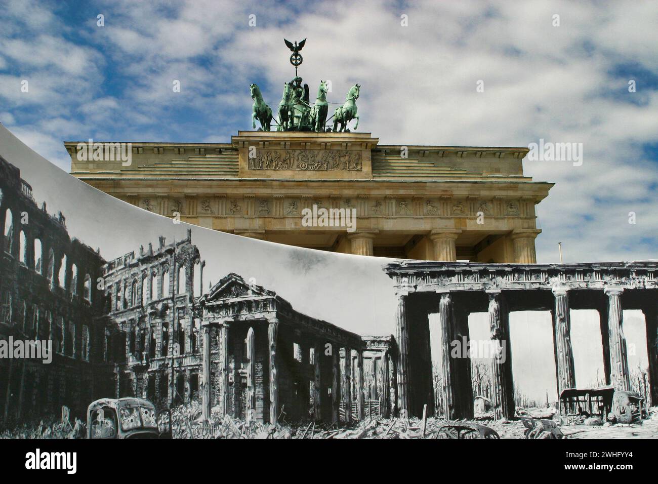 Pariser Platz, Berlin, Brandenburg Gate, 60 years end of war 2005 Stock ...