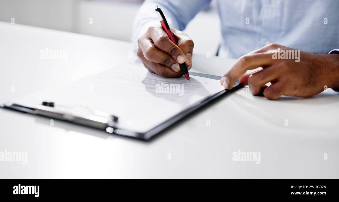 Agreement form signature hand hi-res stock photography and images - Alamy