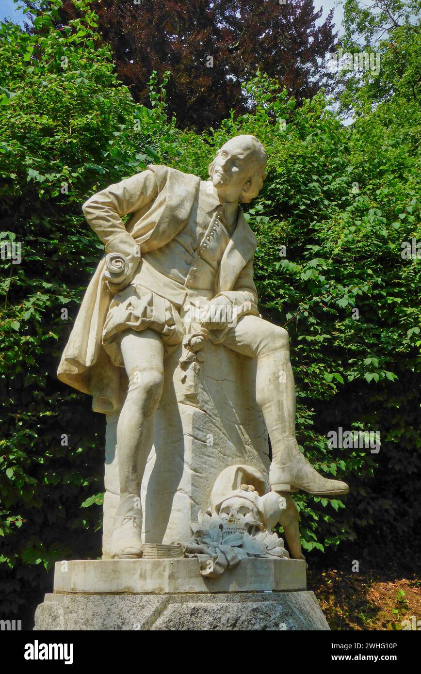William shakespeare monument hi-res stock photography and images - Alamy