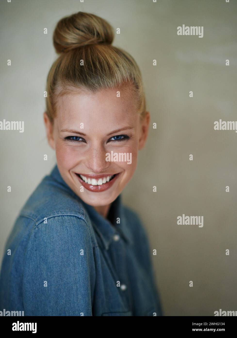 Person profile retro studio hi-res stock photography and images - Alamy