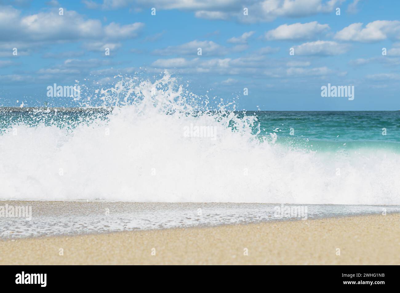 Sea shore wave scenery hi-res stock photography and images - Alamy